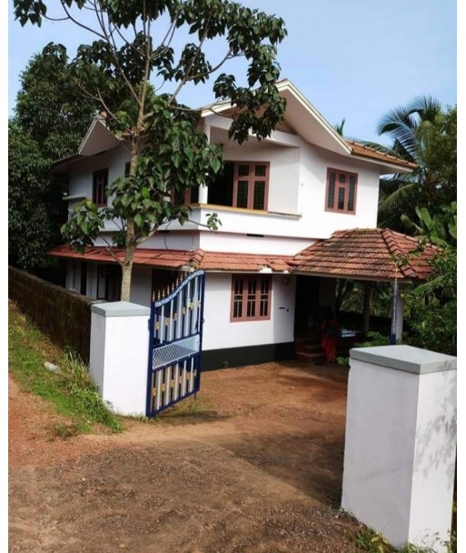 10 Cent Land with 4 BHK House Azhinjilam Feroke Calicut